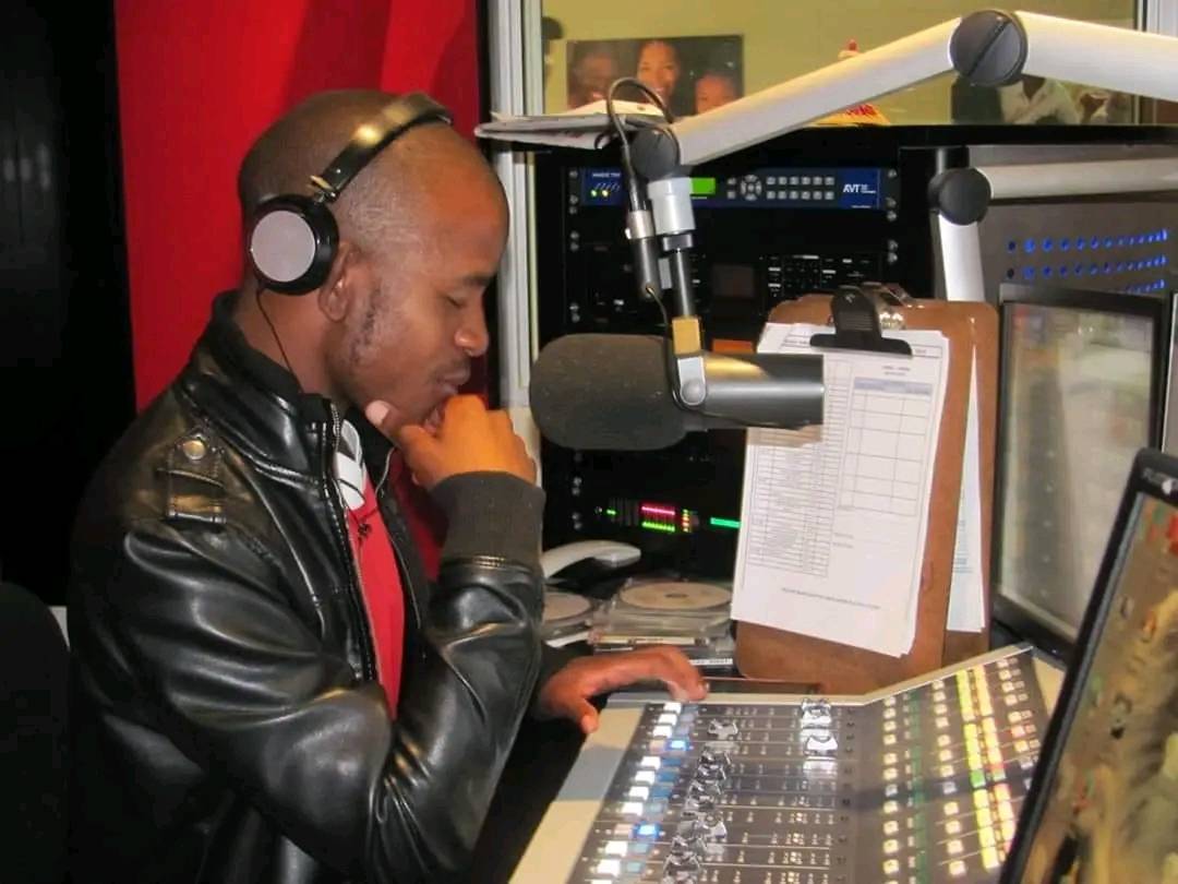 Lemati la Lesedi FM le bulelwa sebohodi sa mehleng sa Qwaqwa Radio ...
